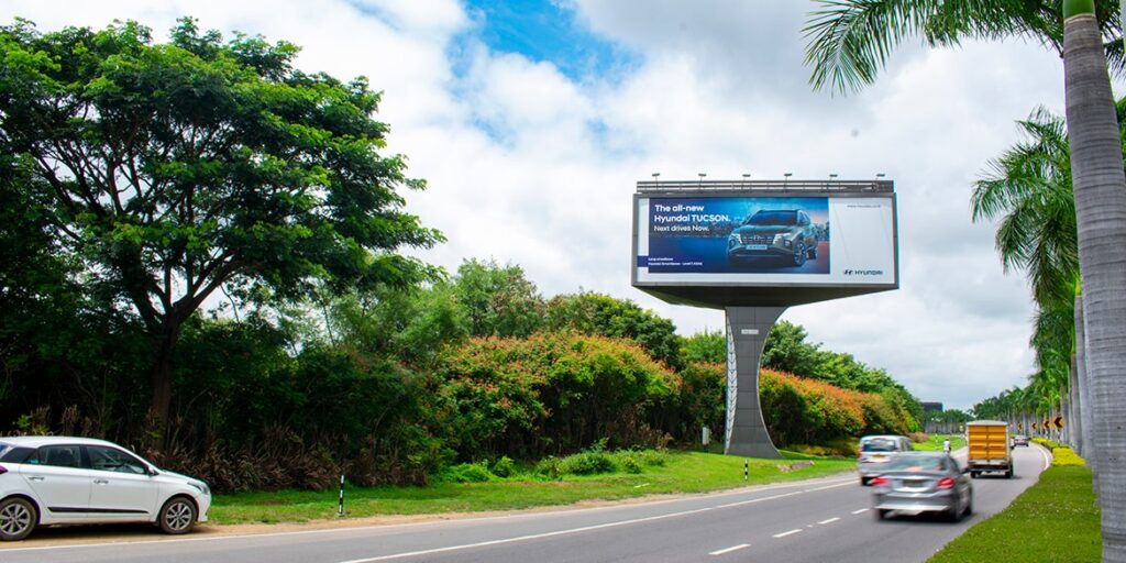 V Shaped Unipoles | LHAMPL